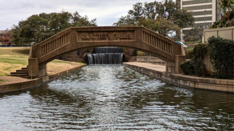 A Charming Venice-Inspired Canal Winds Through Irving, Texas - Field ...